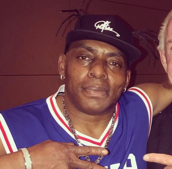 Coolio | Compare la altura, peso, parámetros del cuerpo con otras ...